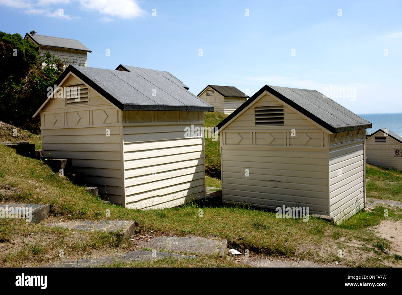 Tidy beach huts hi-res stock photography and images - Alamy