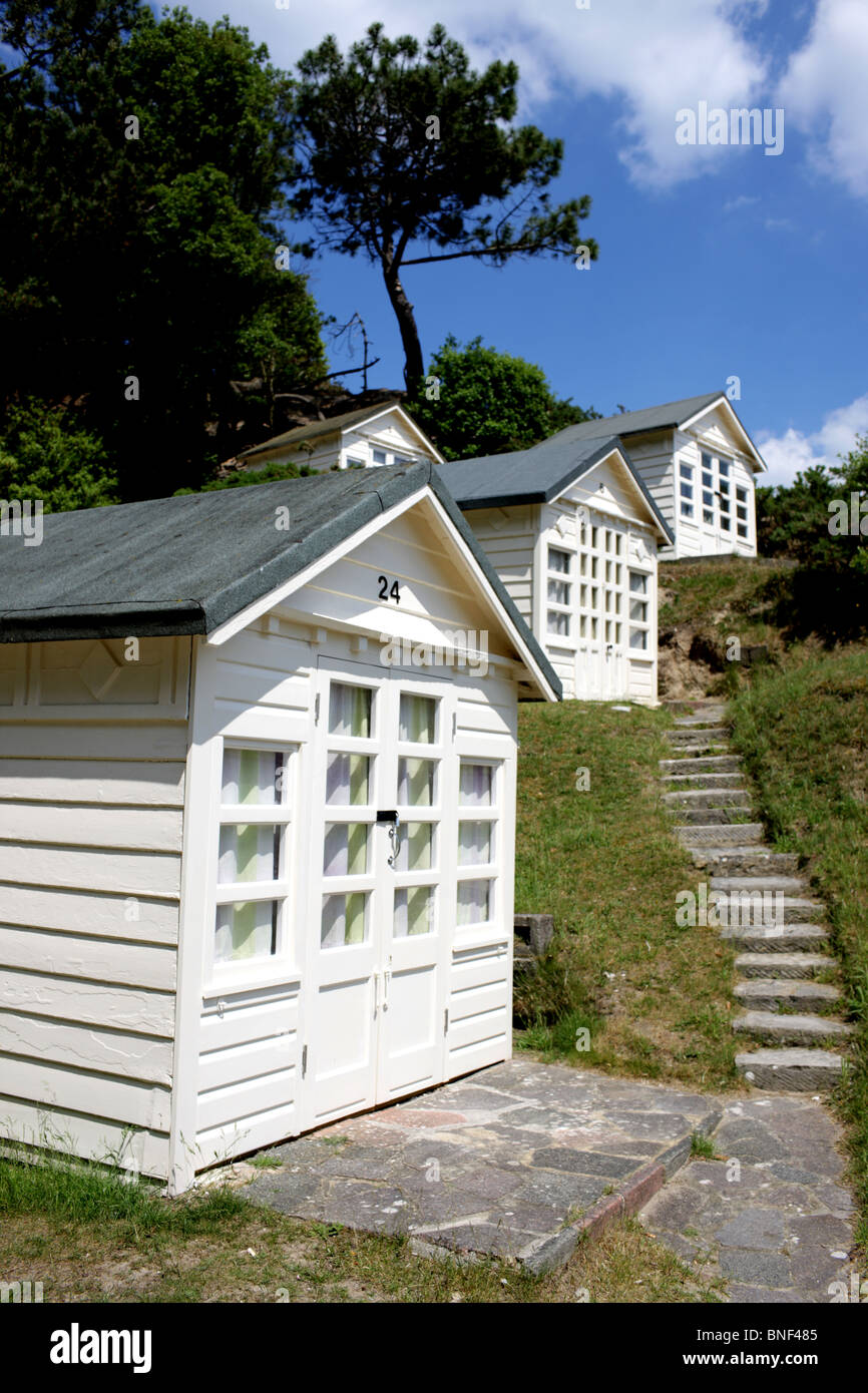 Tidy beach huts hi-res stock photography and images - Alamy