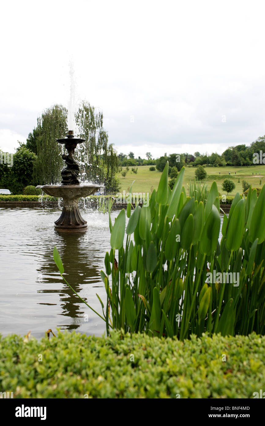 Golf course water feature hi-res stock photography and images - Alamy