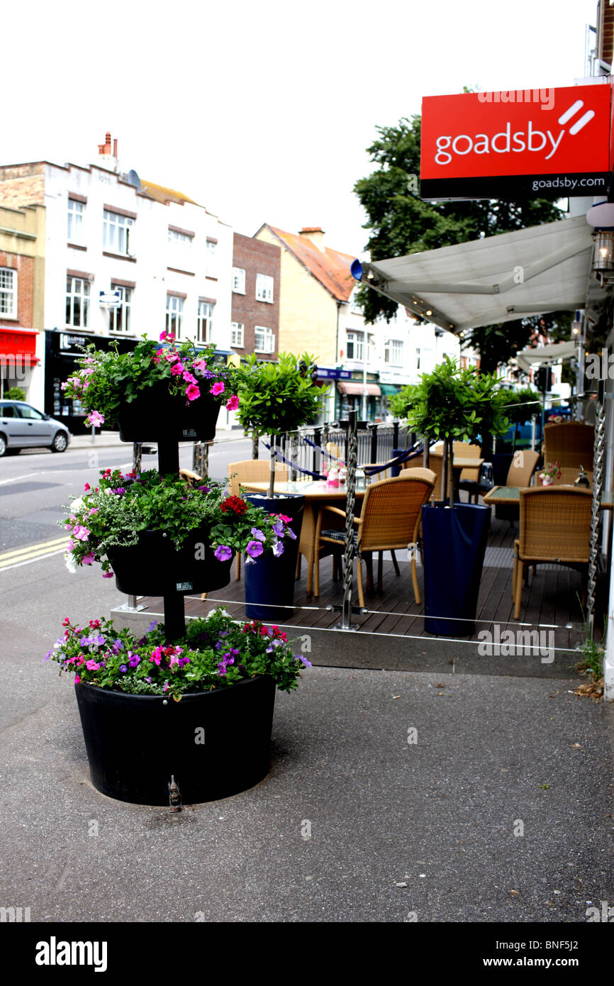 Al Fresco Dining and Estate Agents Sign Stock Photo - Alamy
