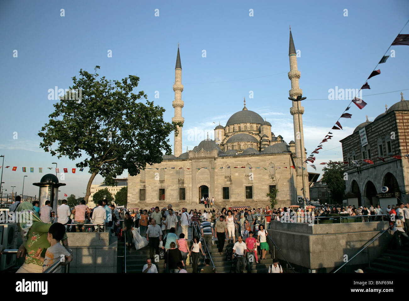 Bazaar mosque hi-res stock photography and images - Alamy