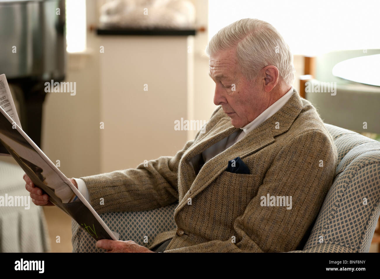 Newspaper side europe hi-res stock photography and images - Alamy