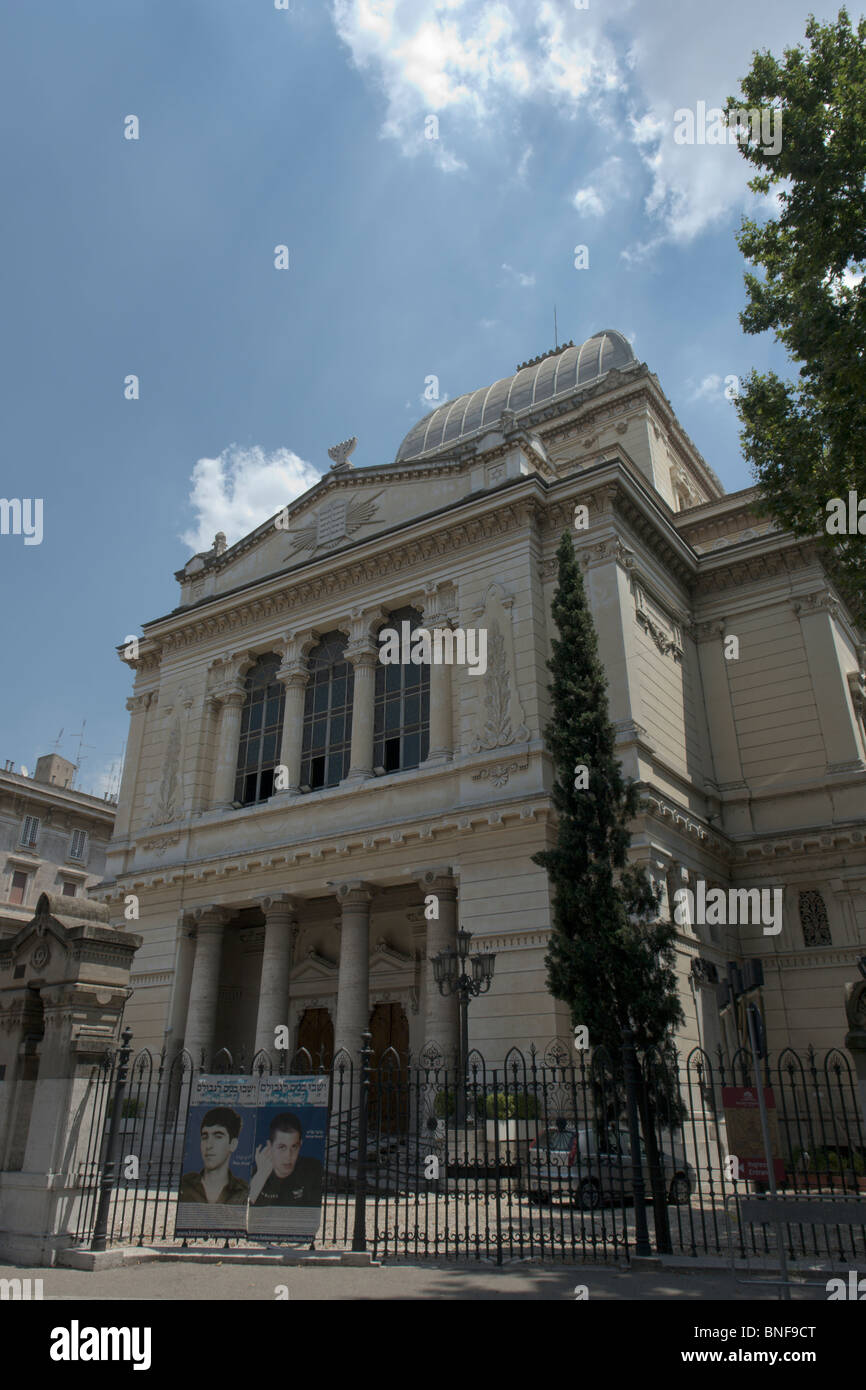 Left side of the New Synagogue in Rome Stock Photo - Alamy