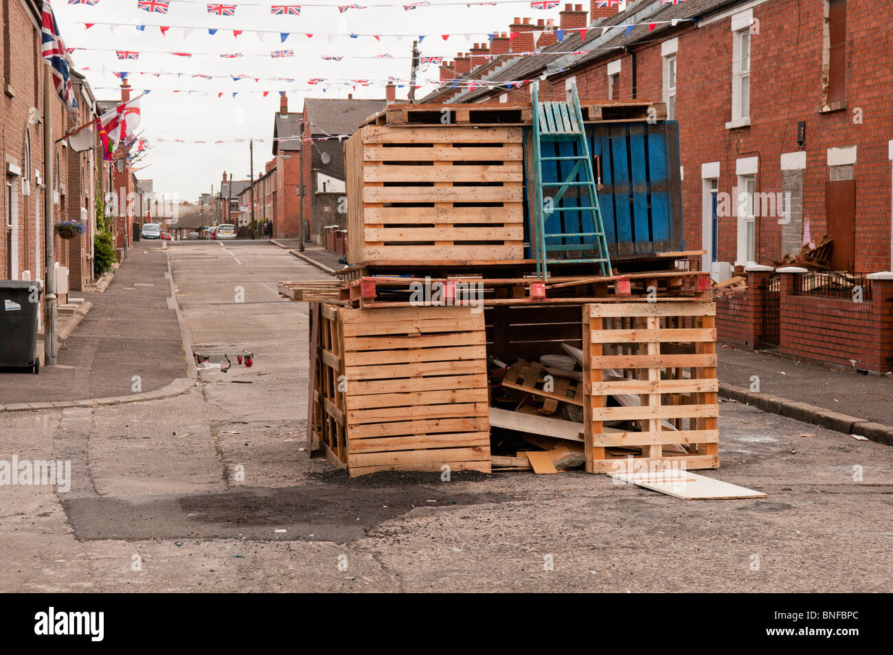 Burning pallets hi-res stock photography and images - Alamy
