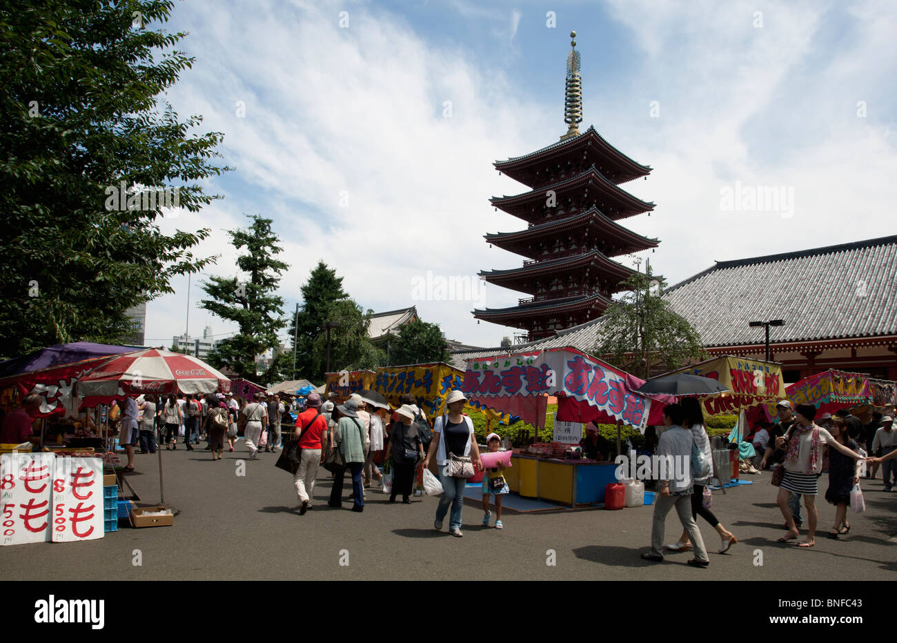 Senso ji temple vendors hi-res stock photography and images - Alamy