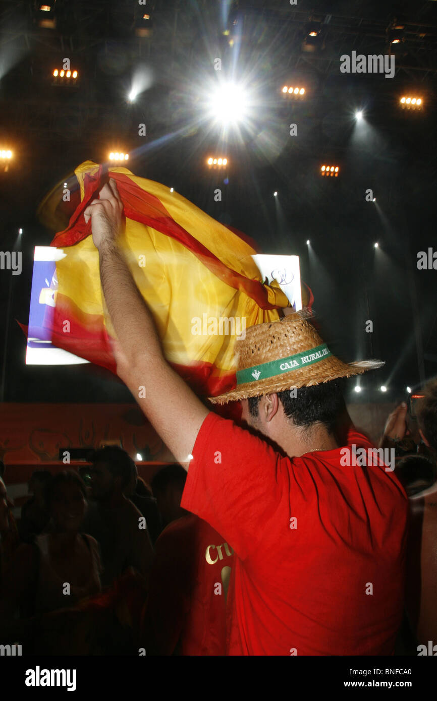 spanish supporters celebrating the victory over holland in the world ...