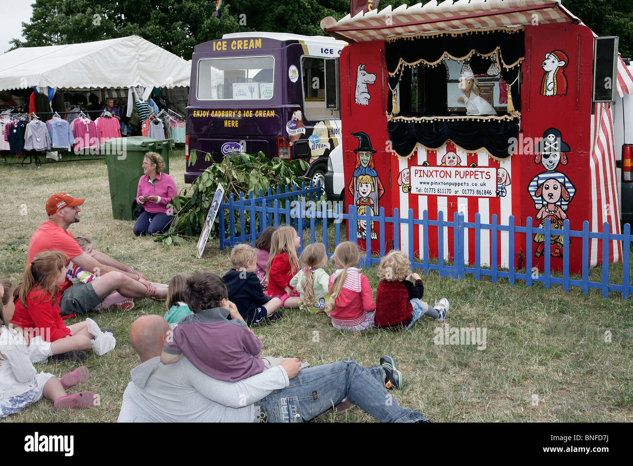Children theatre puppet hi-res stock photography and images - Alamy