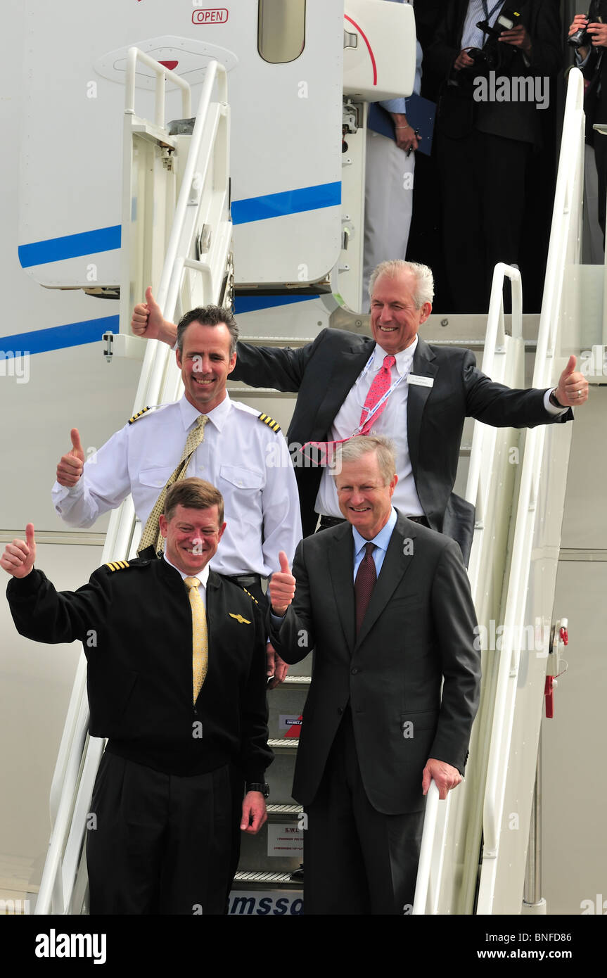 Boeing staff on Dreamliner 787 test flight Stock Photo - Alamy
