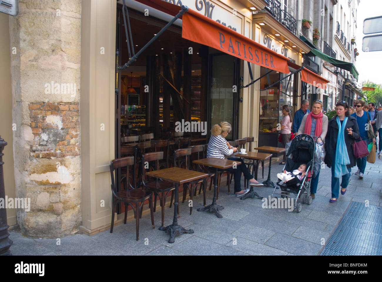 Paris saint antoine district hi-res stock photography and images - Alamy