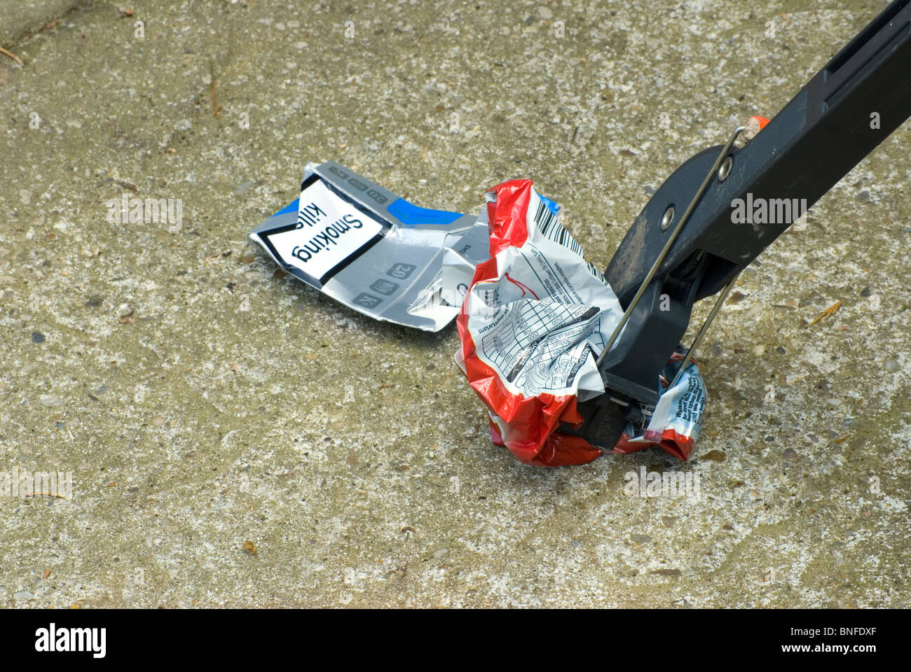 Drop litter hi-res stock photography and images - Alamy