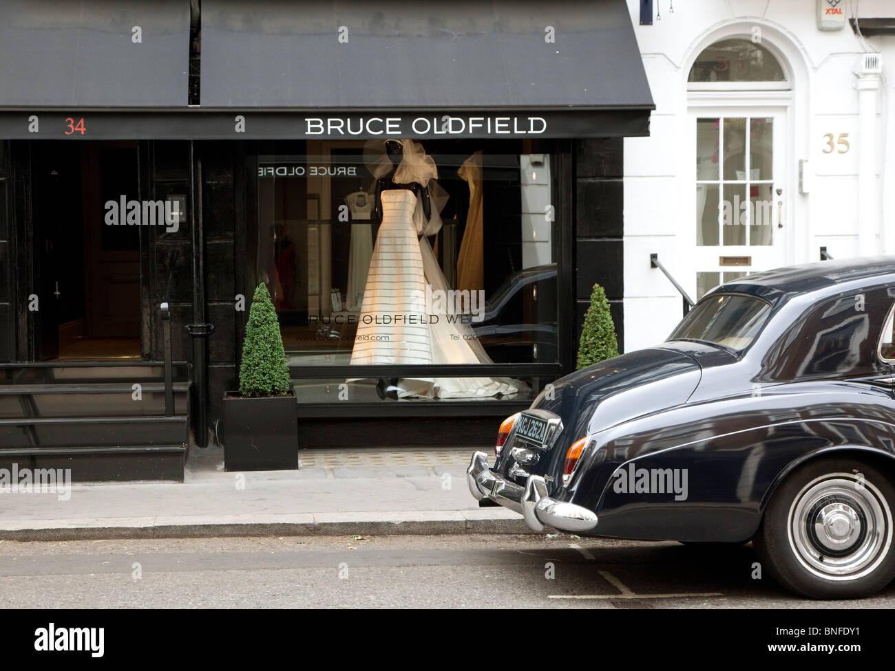 Bruce Oldfield fashion shop, Knightsbridge, London Stock Photo - Alamy