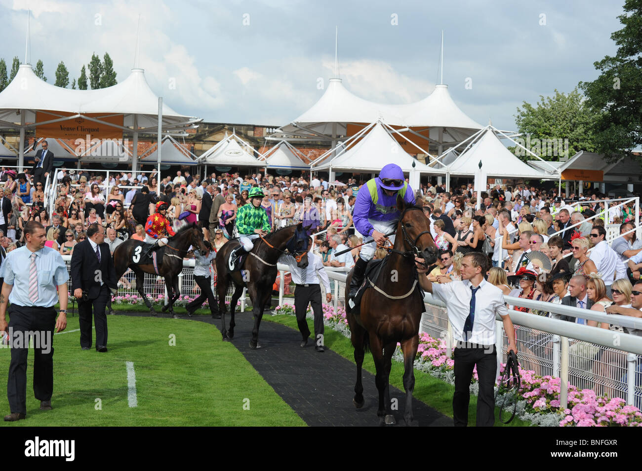 Parade ring hi-res stock photography and images - Alamy