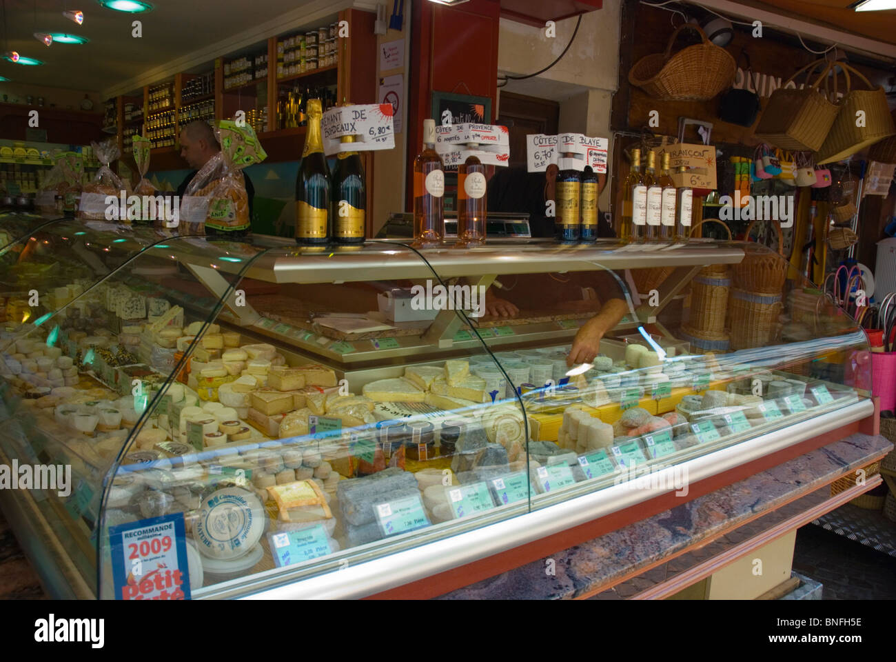 Cheese store paris hi-res stock photography and images - Alamy