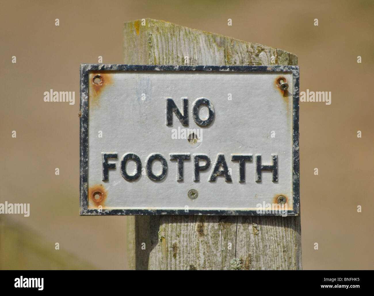 Footpath sign hi-res stock photography and images - Alamy