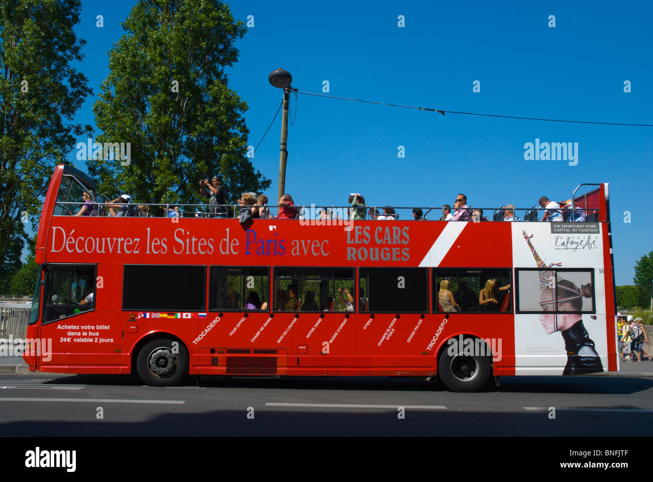 Tour bus paris hi-res stock photography and images - Alamy