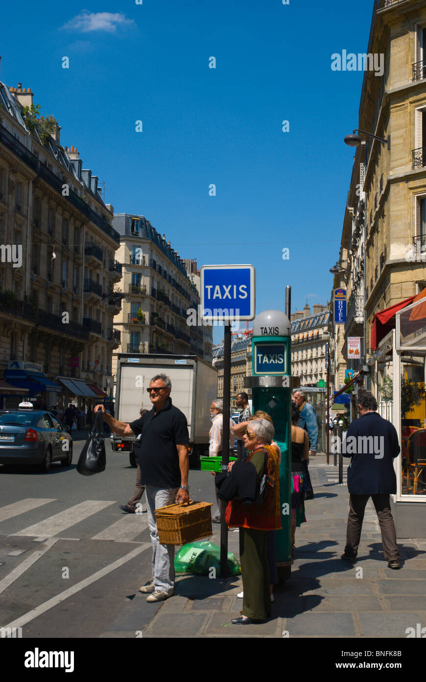 Taxi rank hi-res stock photography and images - Alamy