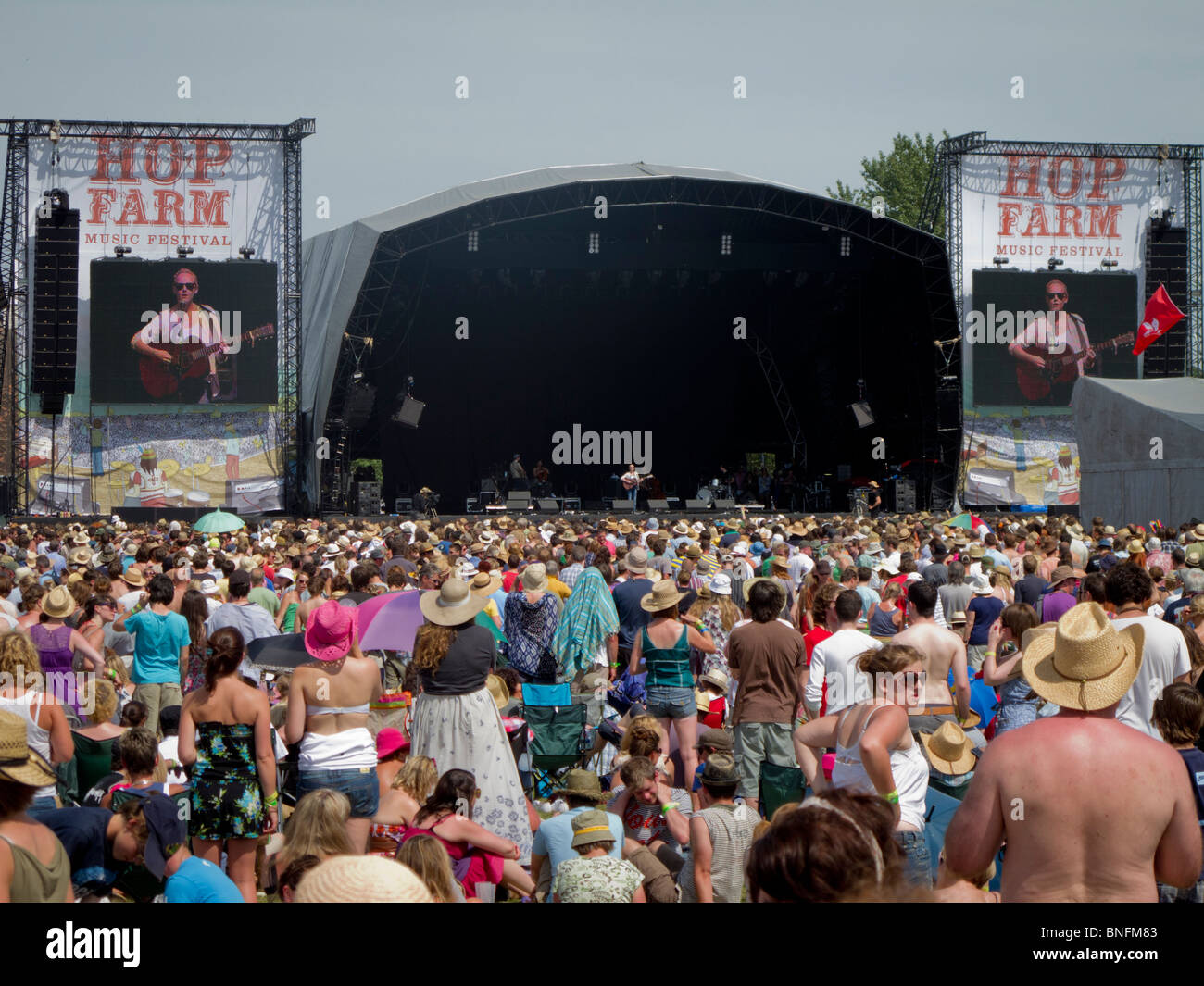Hop farm festival audience hi-res stock photography and images - Alamy