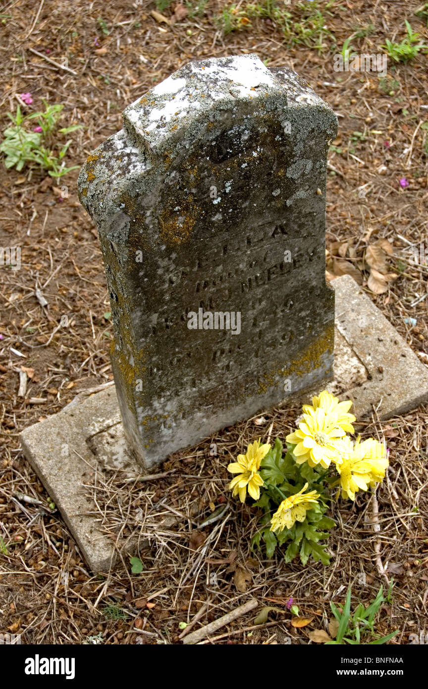 Antique headstone hi-res stock photography and images - Alamy