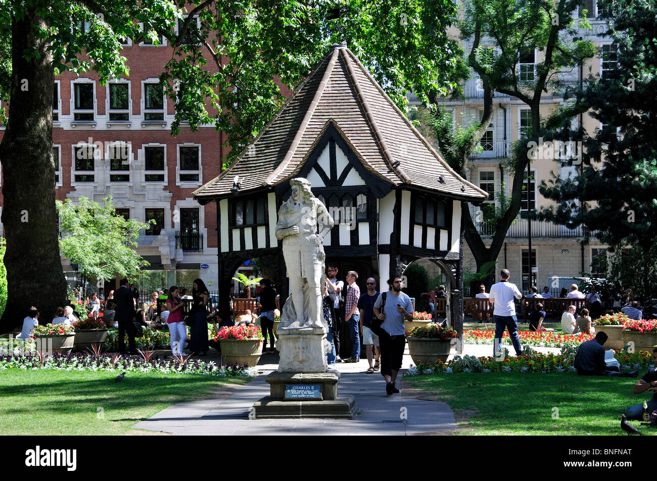 Soho square gardens hi-res stock photography and images - Alamy