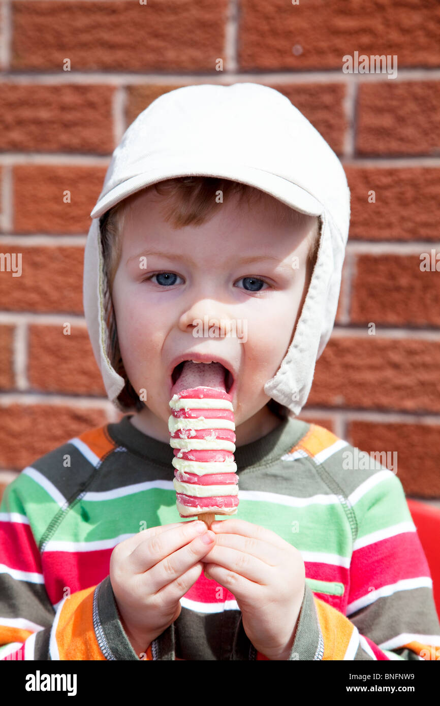 Young boy eating an iced lolly Stock Photo - Alamy