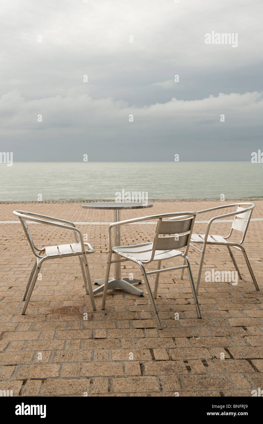 Empty seaside cafe hi-res stock photography and images - Alamy