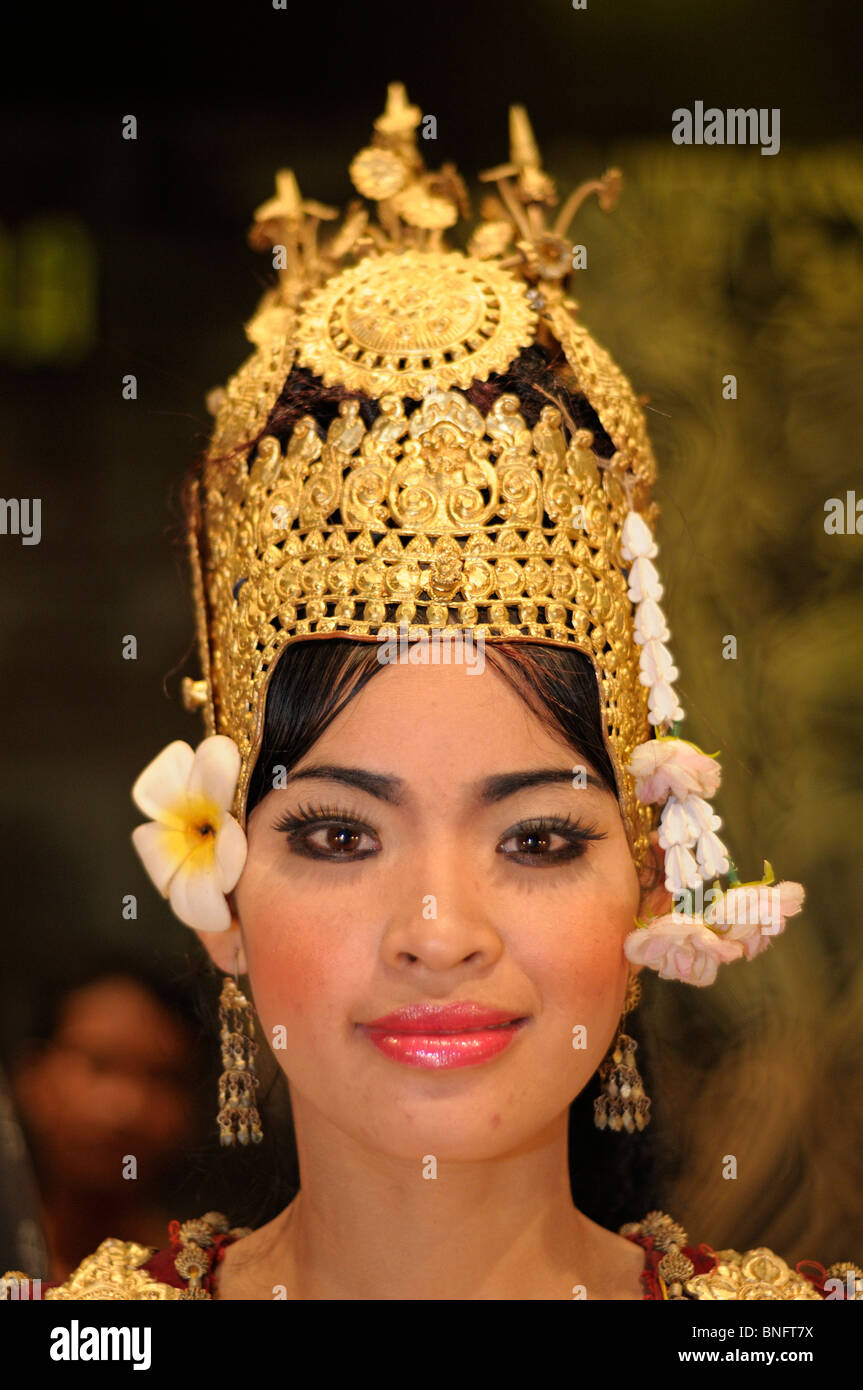 Beautiful female Apsara dancer, Cambodia Stock Photo - Alamy