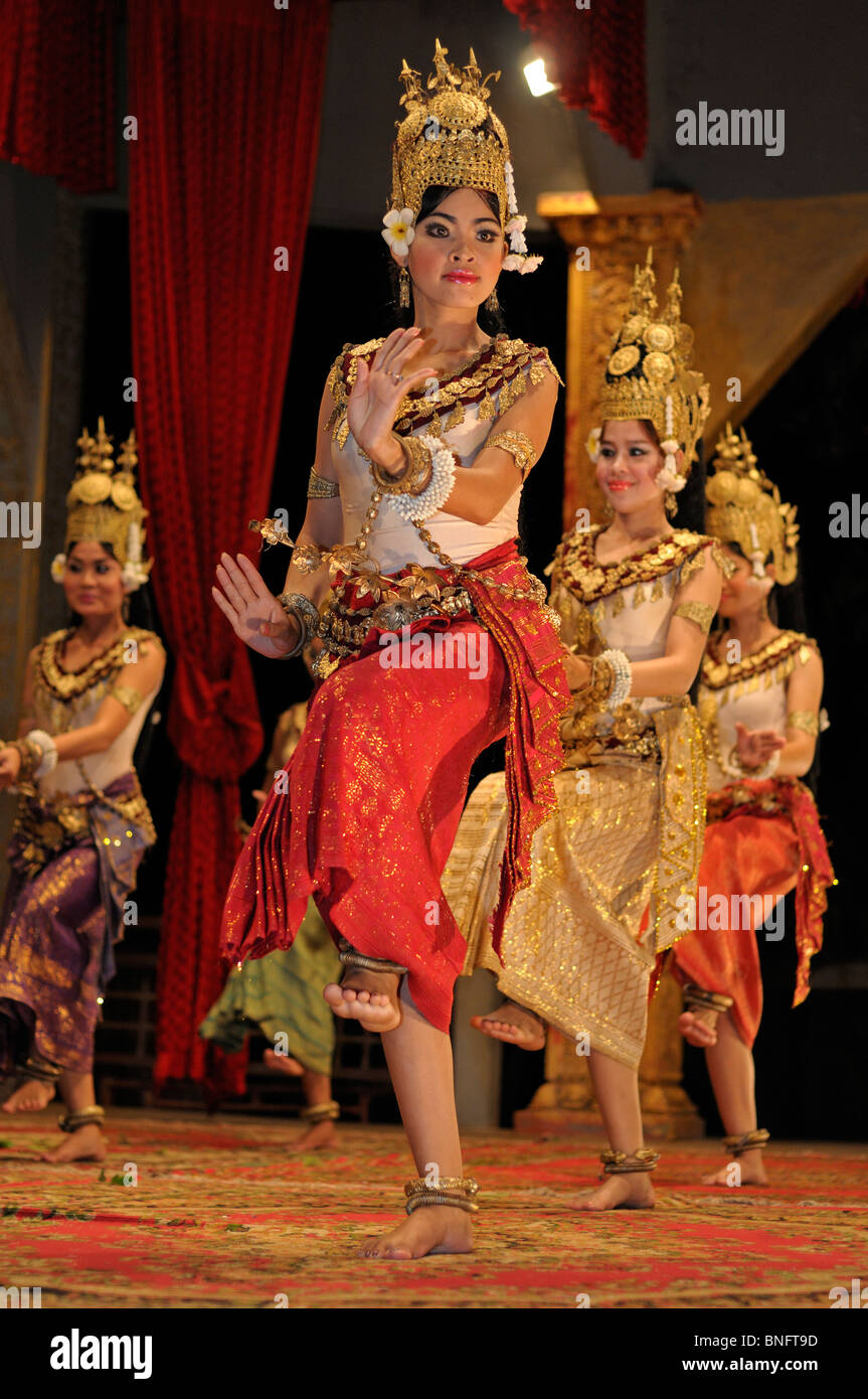 Traditional Khmer dancers performing Apsara dances in Kulen restaurant ...