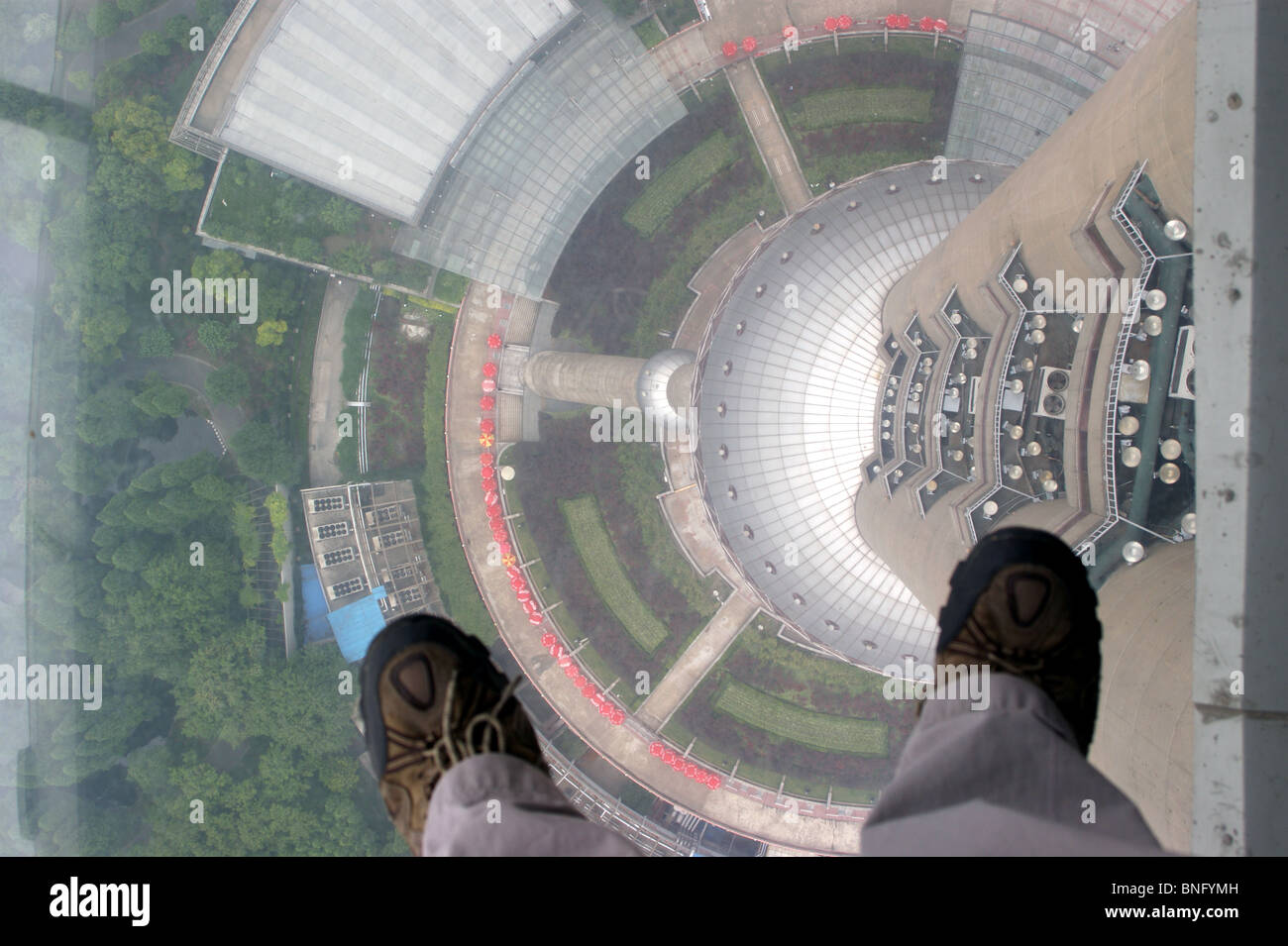 Oriental pearl tower observation deck hi-res stock photography and ...