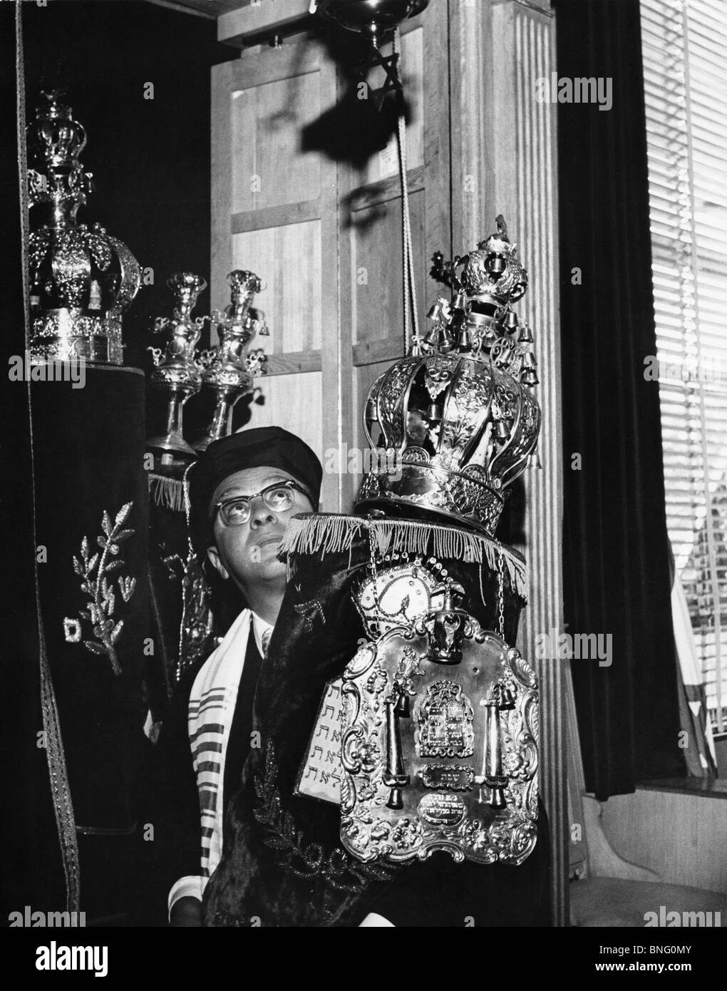 Man head covered Black and White Stock Photos & Images - Alamy