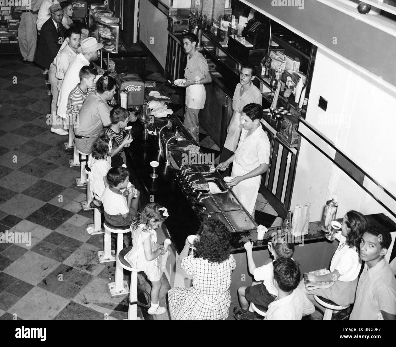 Meal counter Black and White Stock Photos & Images - Alamy