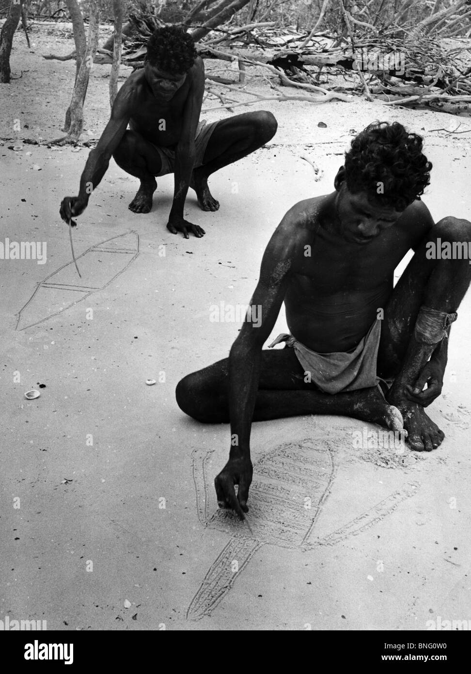 Australia, Aborigines, two men drawing on ground Stock Photo - Alamy