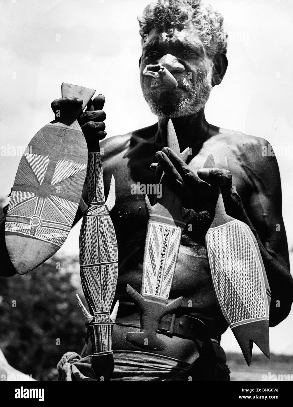 Vertical sculptures Black and White Stock Photos & Images - Alamy