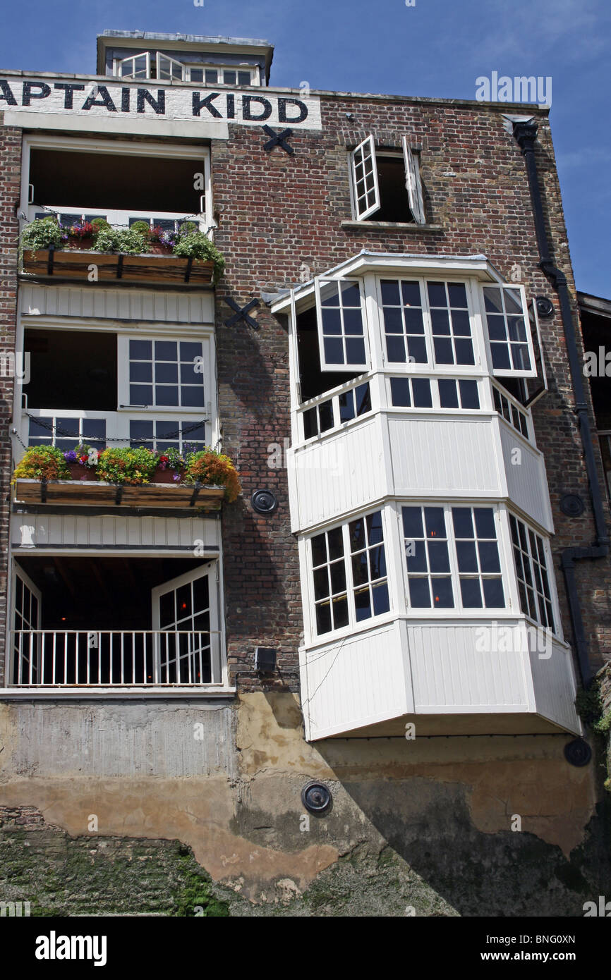 Captain Kidd pub, Wapping High Street, London E1 Stock Photo - Alamy