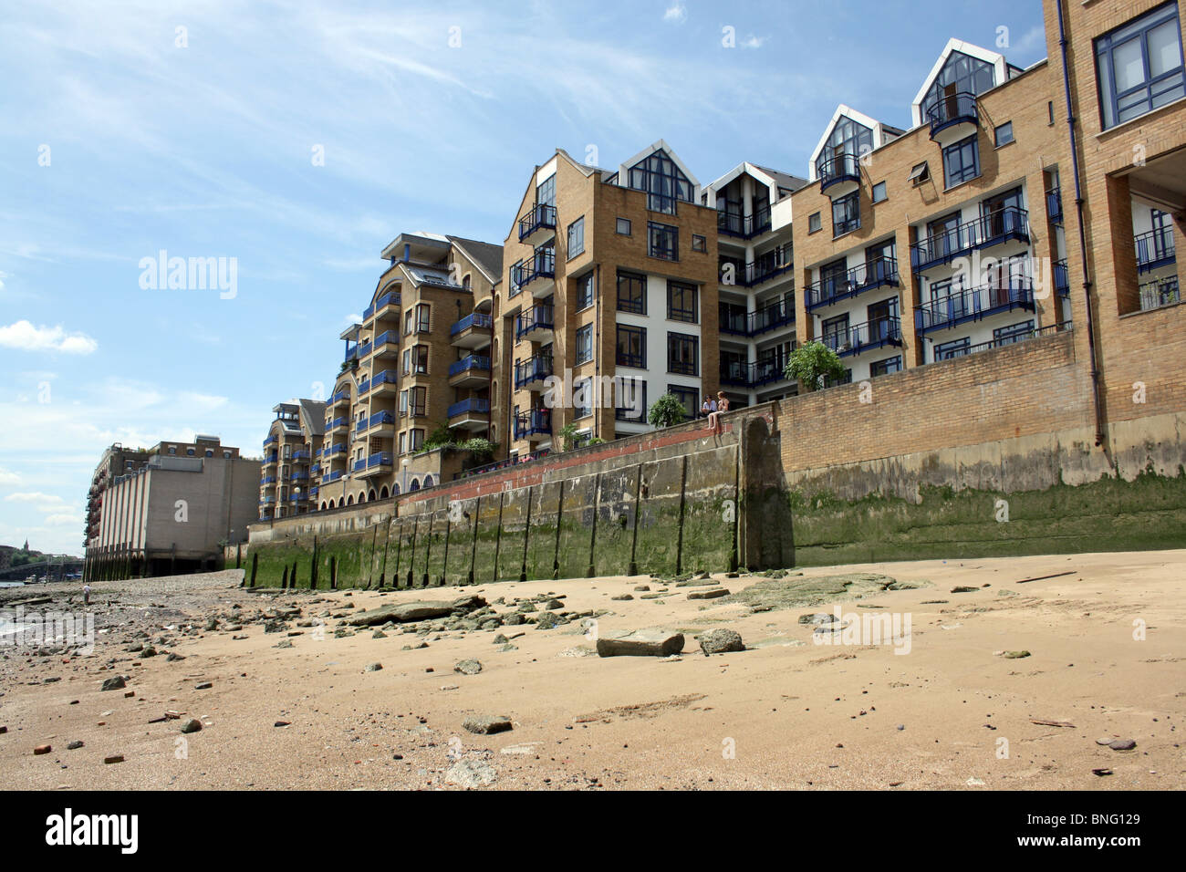 Gentrification docklands hi-res stock photography and images - Alamy