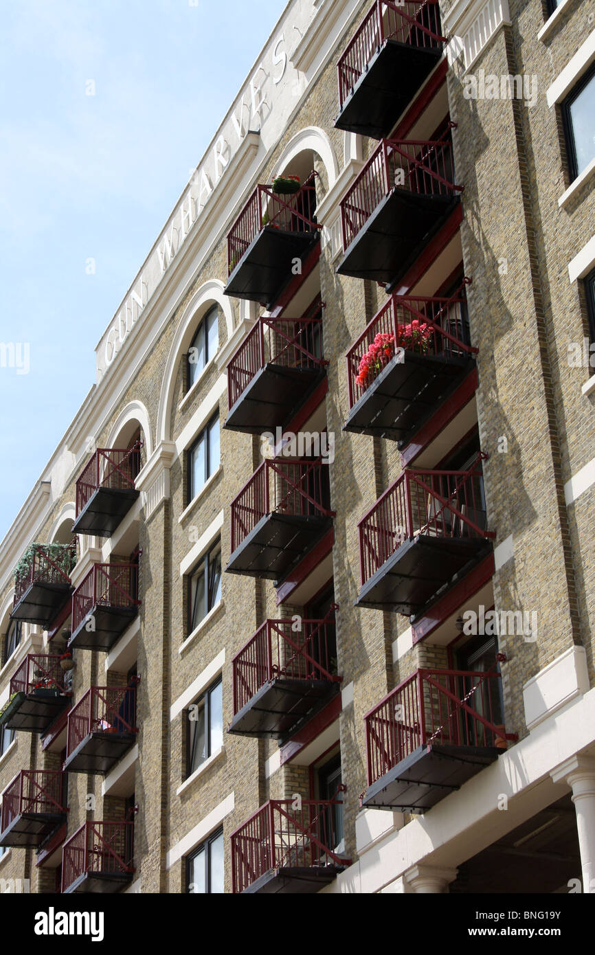 Converted flats high street hi-res stock photography and images - Alamy