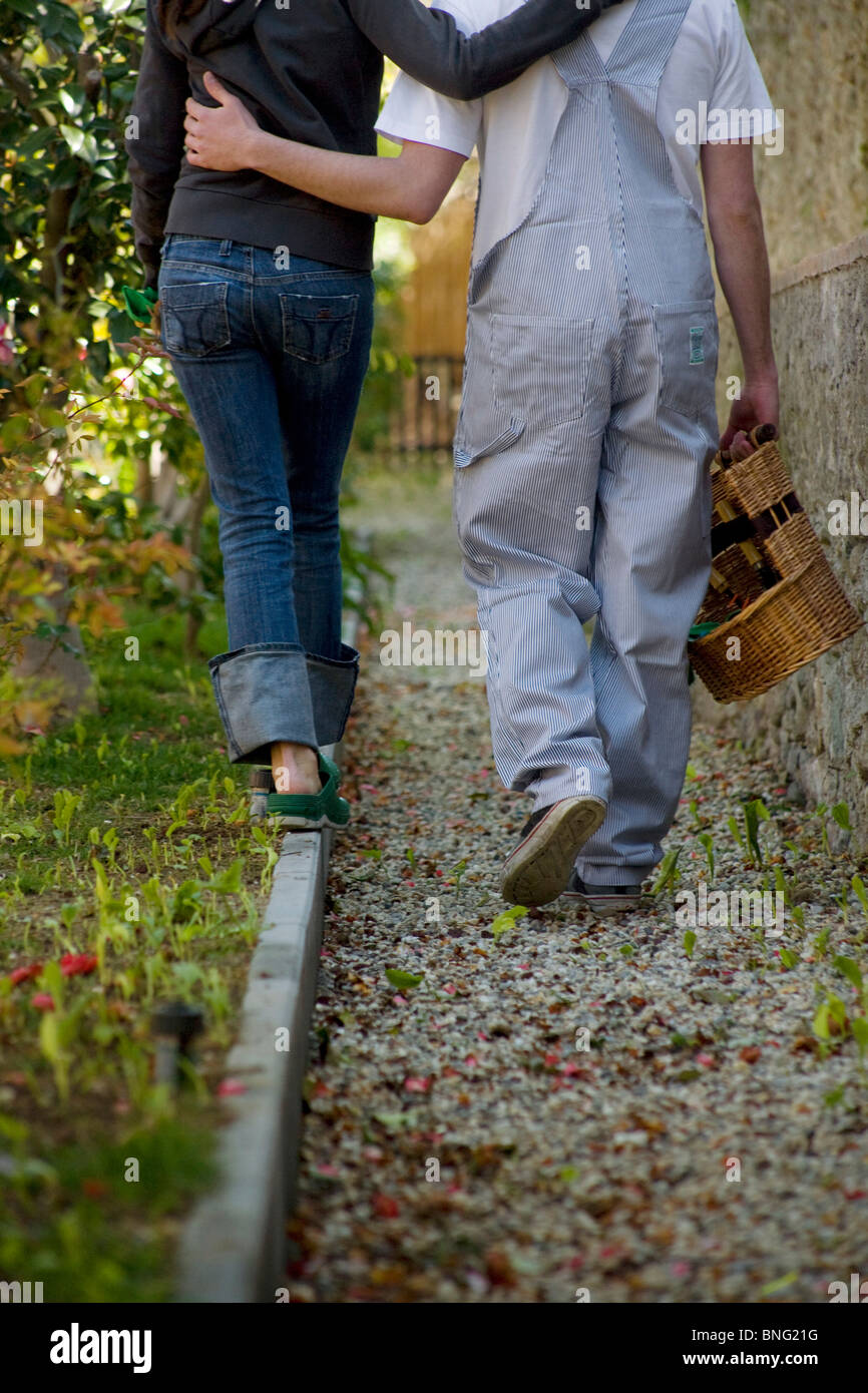Close up legs couple walking hi-res stock photography and images - Alamy