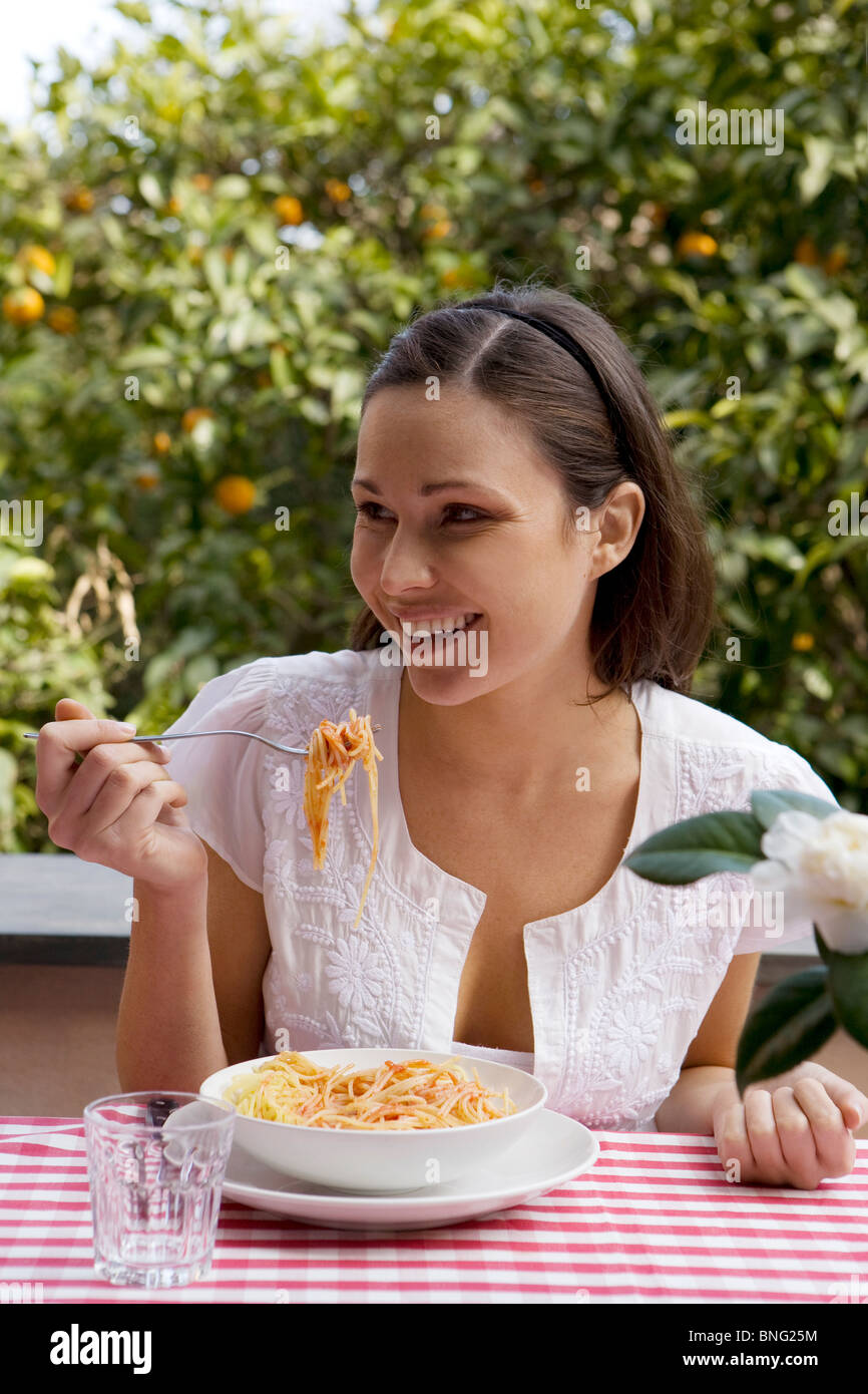 young caucasian woman eating spaghetti Stock Photo - Alamy
