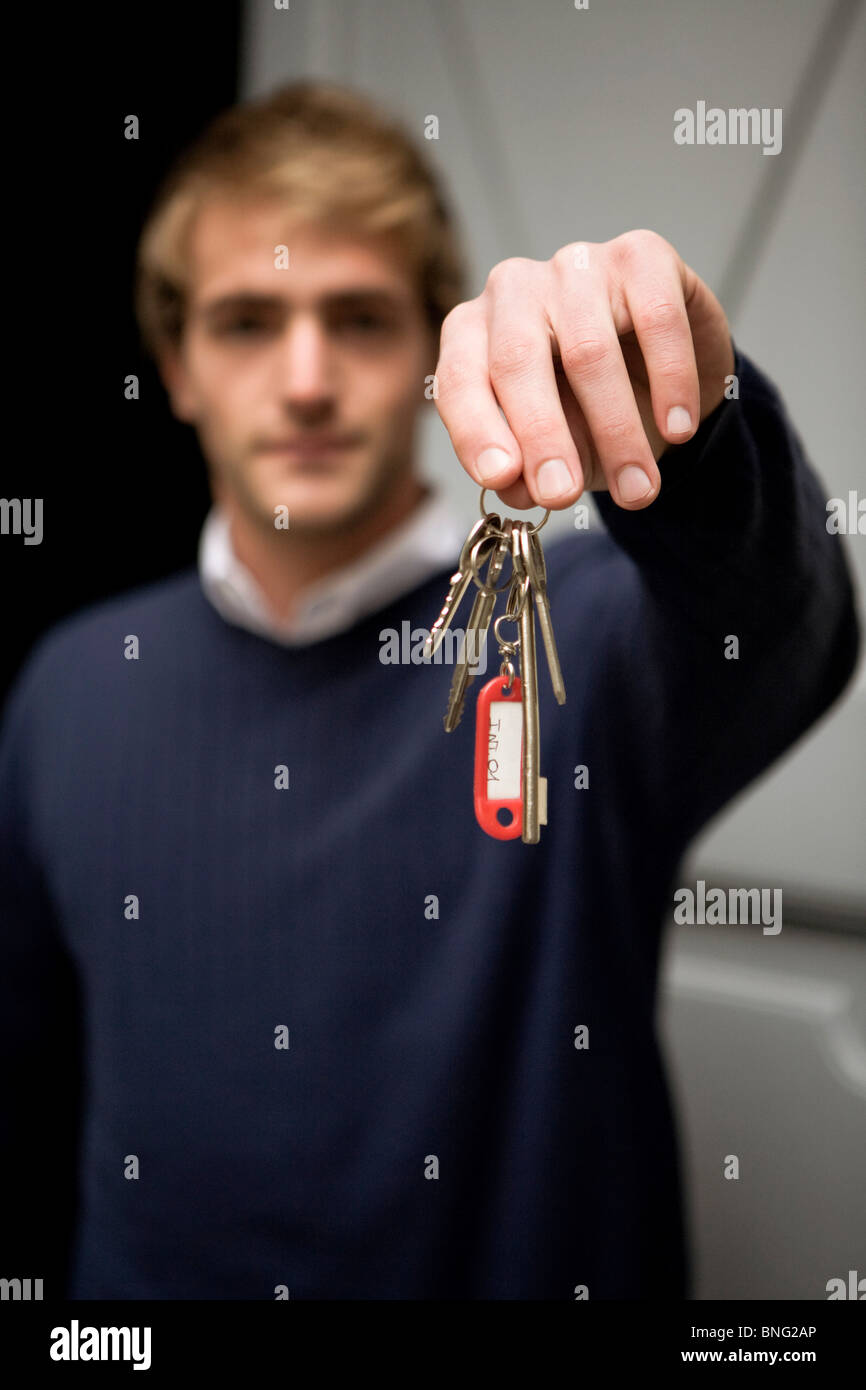 man with a bunch of keys in his hand Stock Photo - Alamy