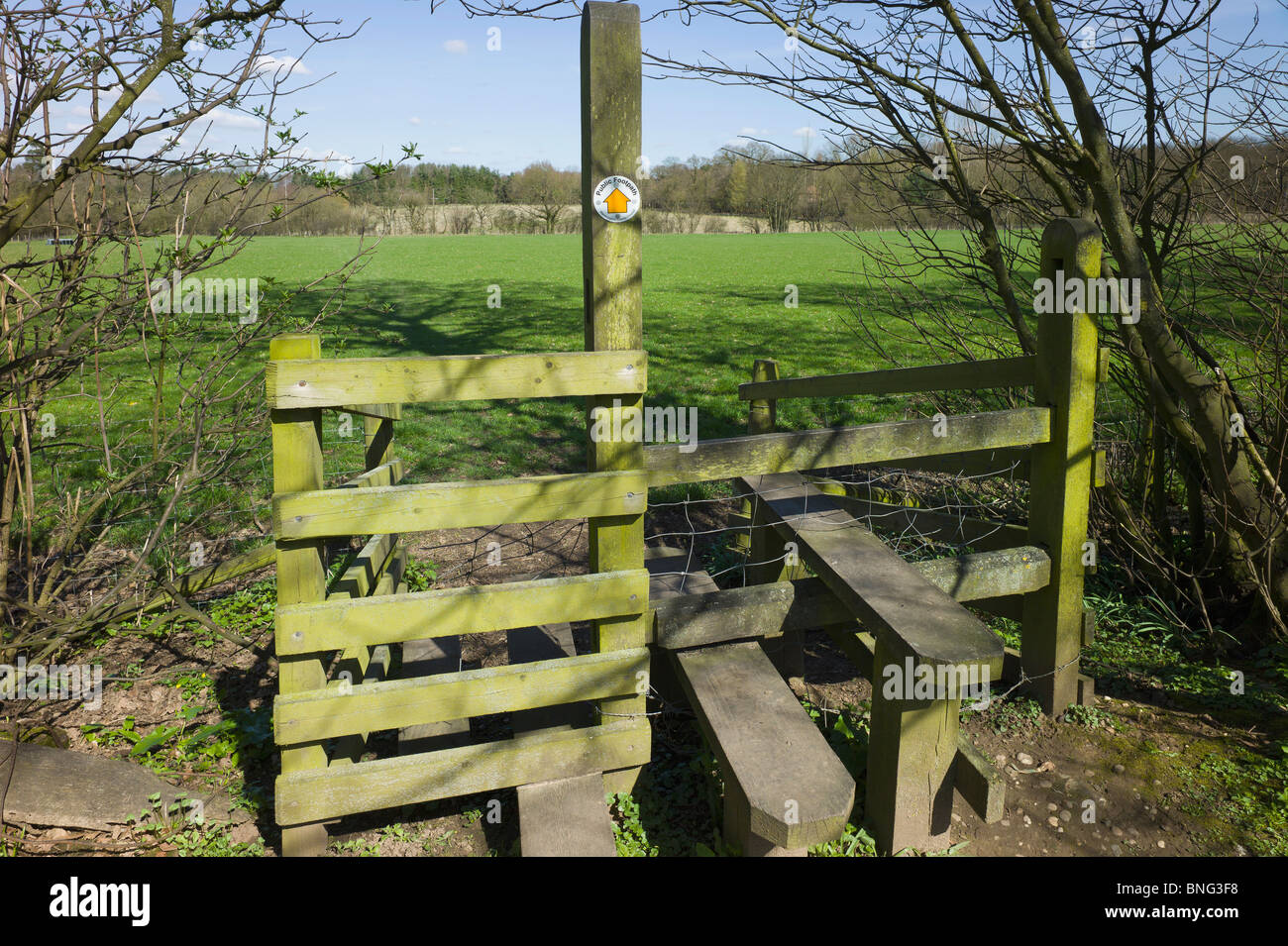 A gate on a footpath Stock Photo - Alamy