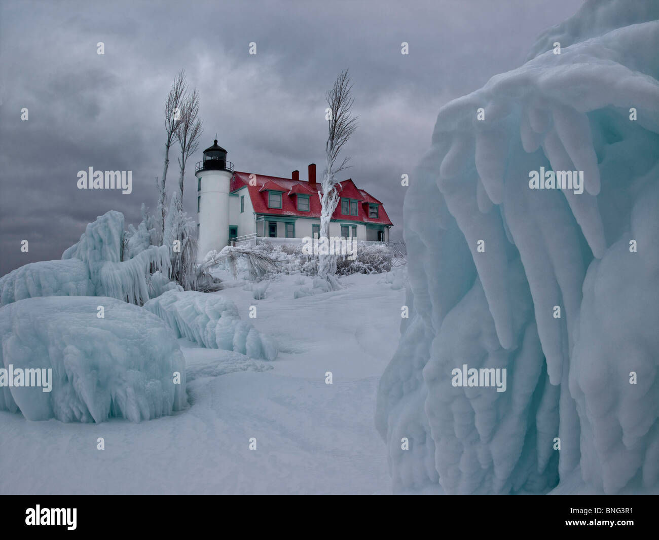 Lighthouse at the lakeside in winter, Point Betsie Lighthouse, Lake ...