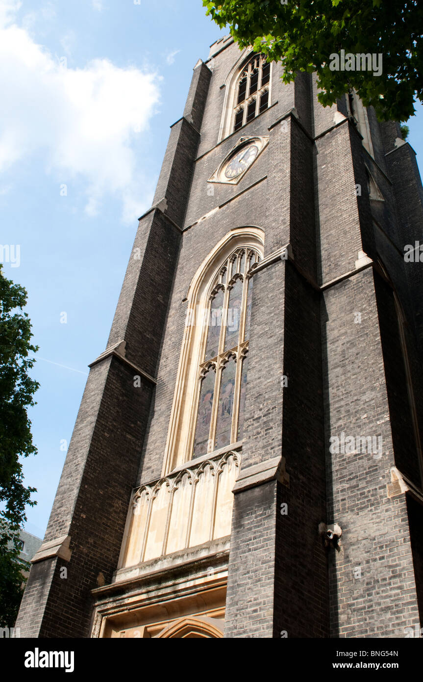Knightsbridge church hi-res stock photography and images - Alamy