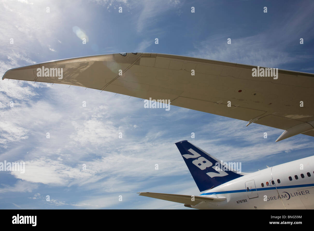 Boeing 787 dreamliner wing hi-res stock photography and images - Alamy