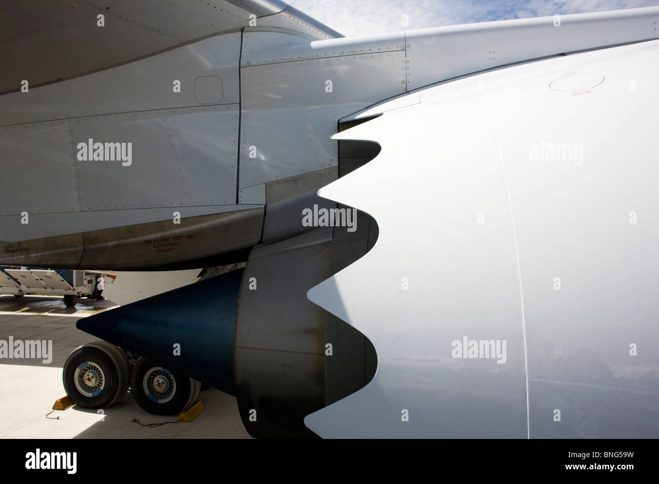 Boeing 787 dreamliner engine hi-res stock photography and images - Alamy