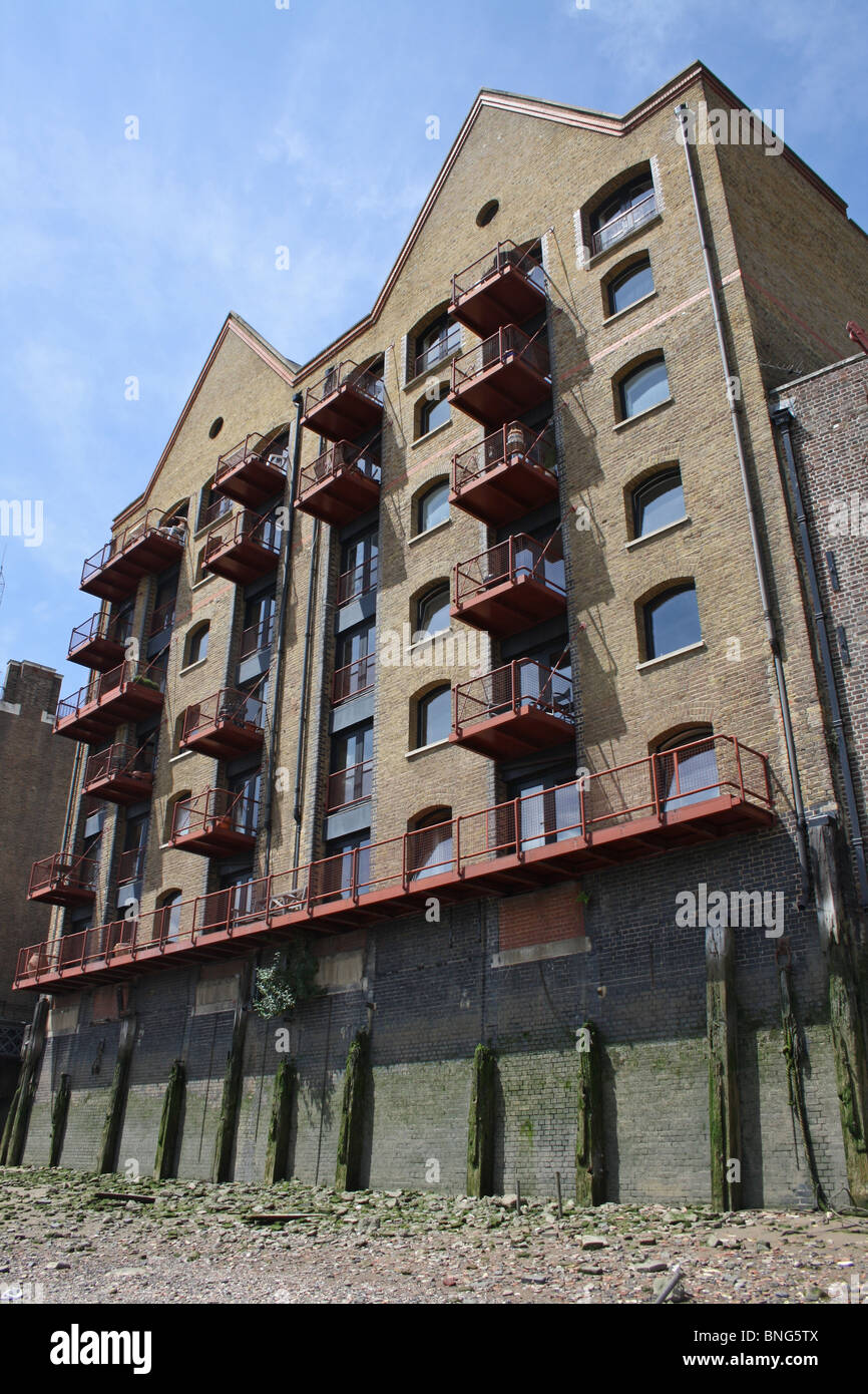 London Docklands, warehouses converted into riverside apartments Stock ...