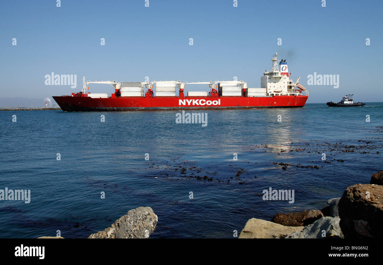 Container ship at docks hi-res stock photography and images - Alamy