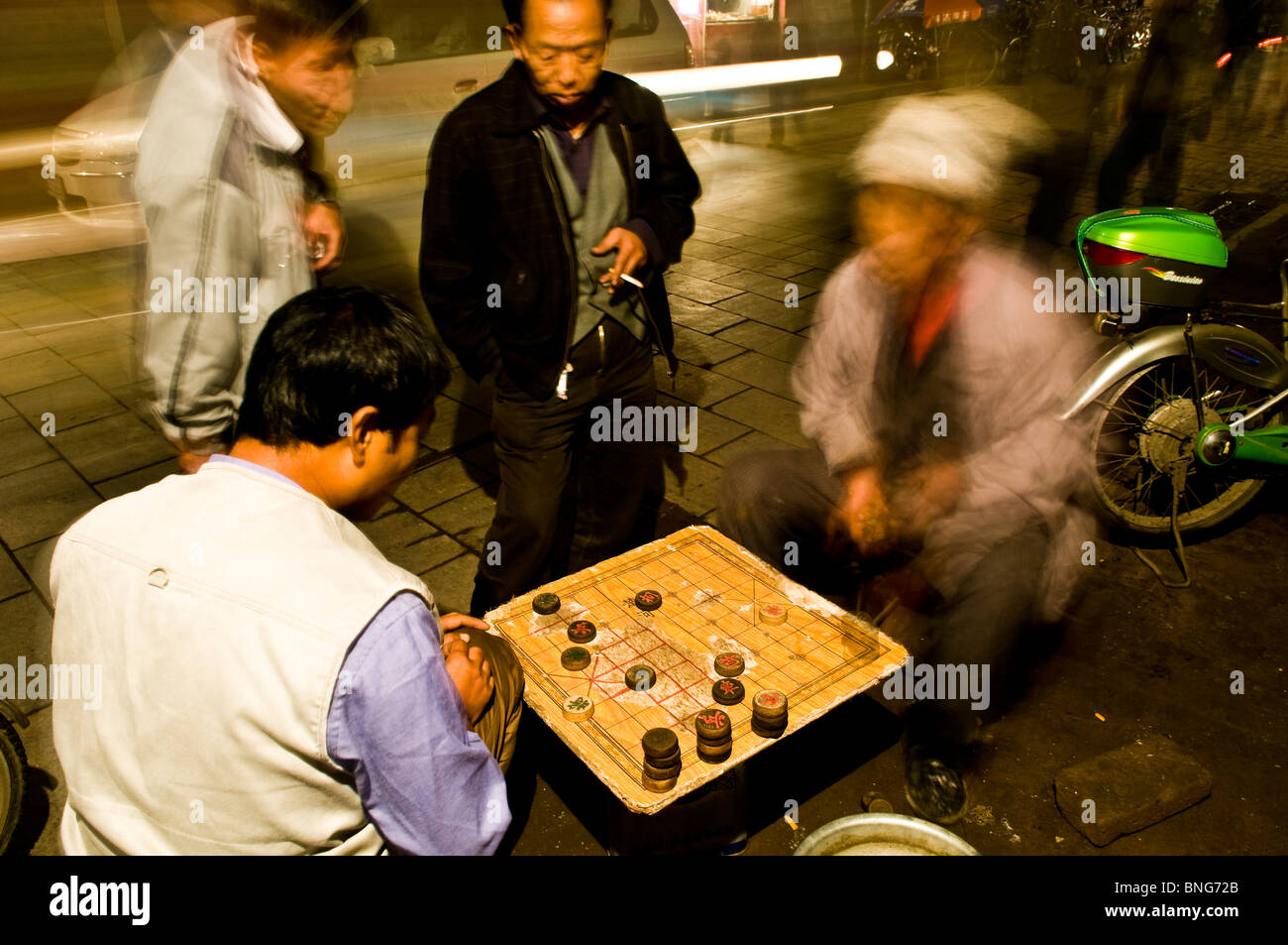 Playing Chinese chess on a small street in Ping Yao Stock Photo - Alamy