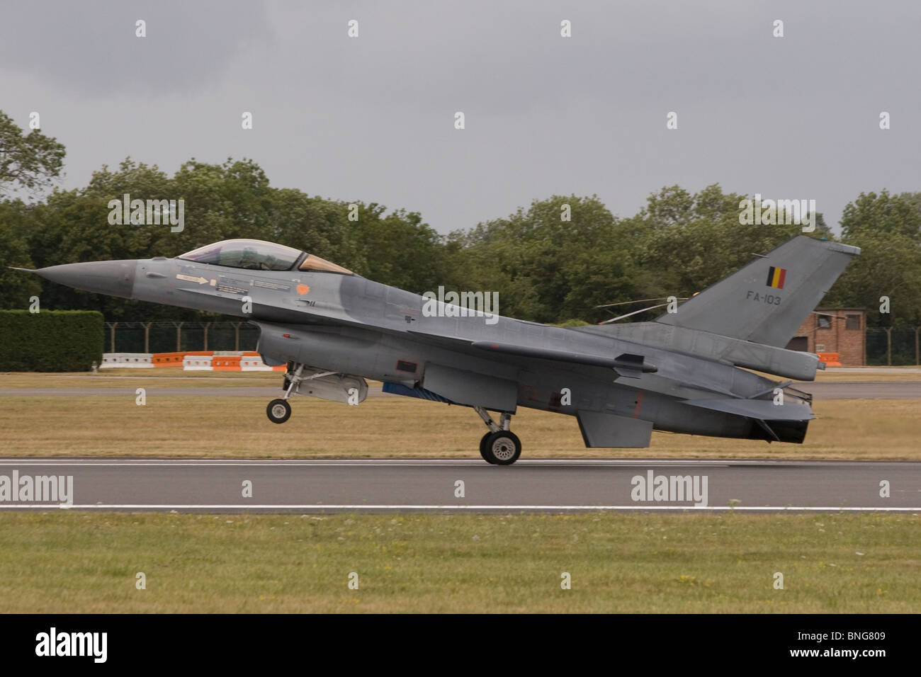 Lockheed Martin F16 Fighting Falcon Fighter Bomber landing at Royal ...