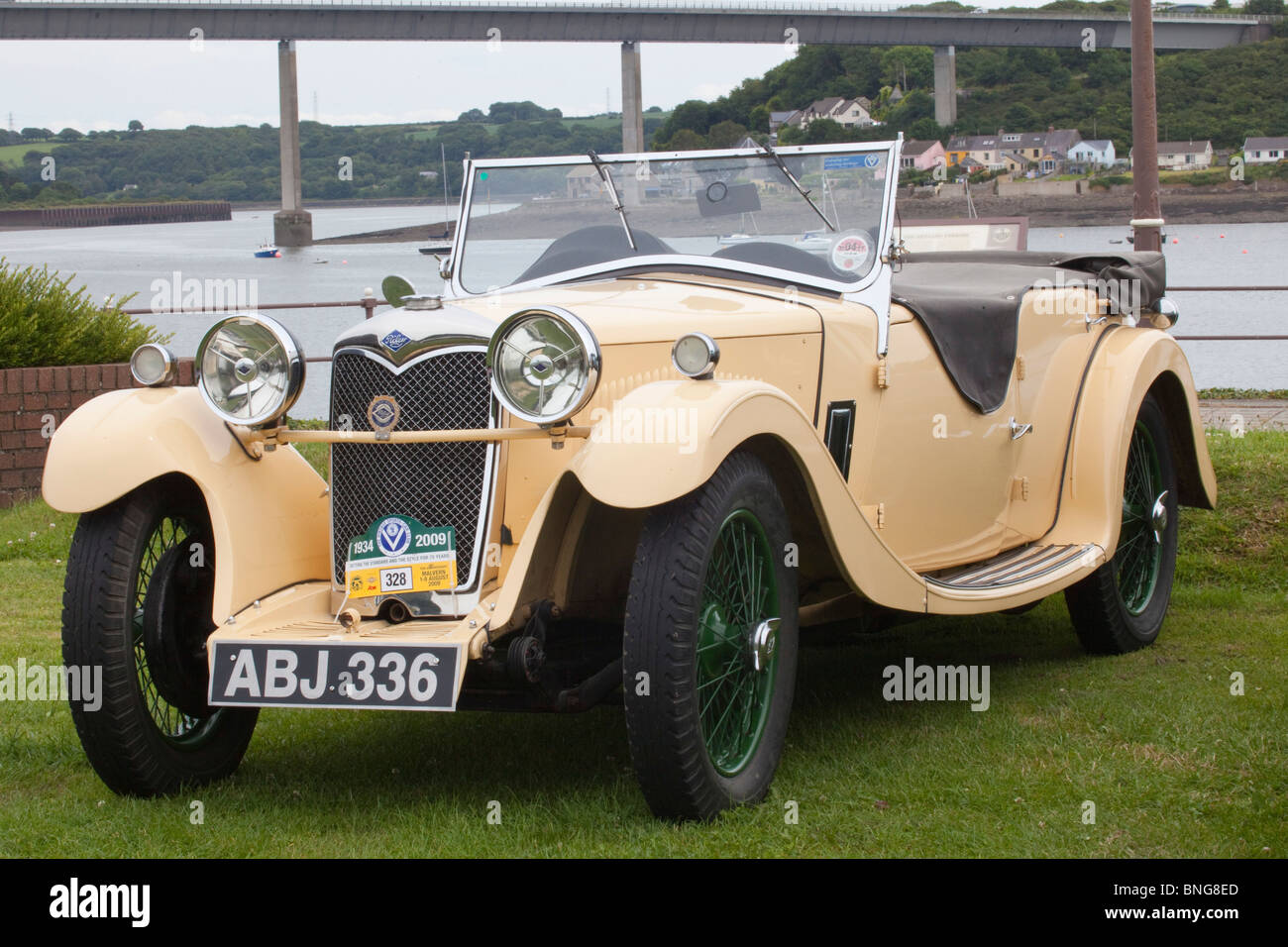 Cream old Vintage car, front radiator grille, chrome and headlights ...
