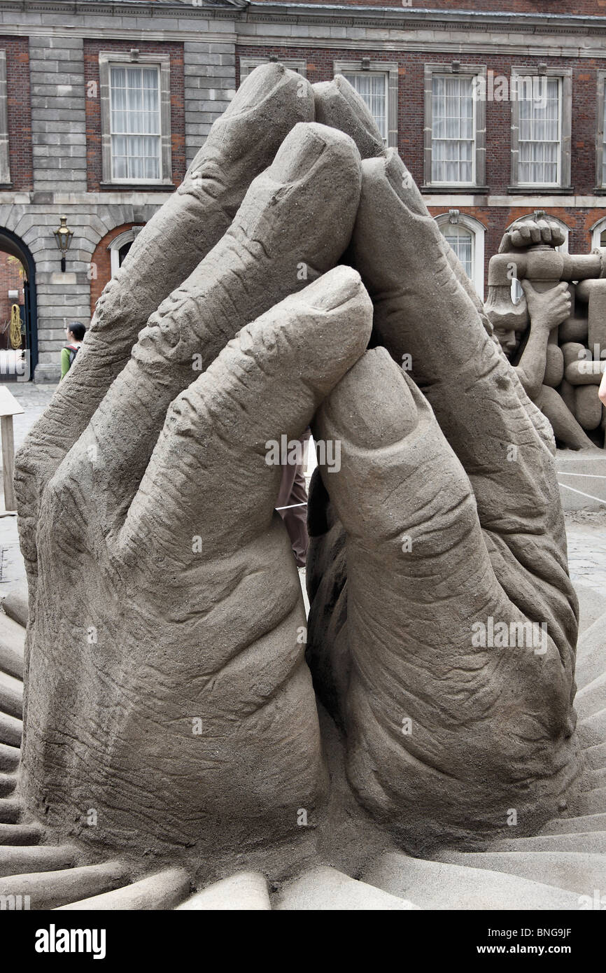 Hands sculpture hi-res stock photography and images - Alamy