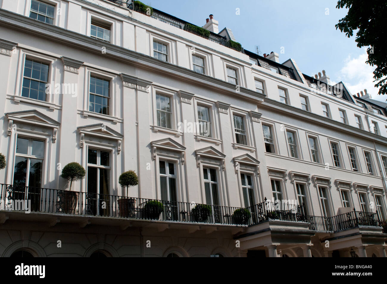 Terraced Georgian houses on Eaton Square, London, SW1, UK Stock Photo ...